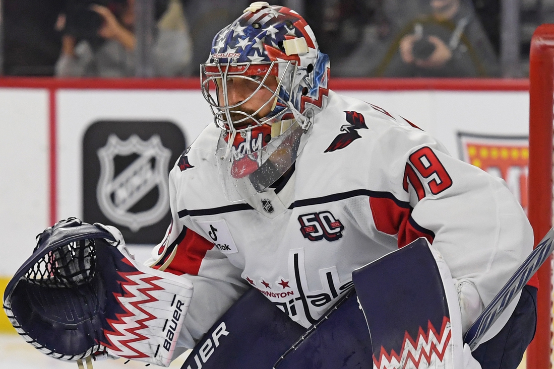 Caps G Charlie Lindgren signs 3-year, $9M extension - Field Level Media ...