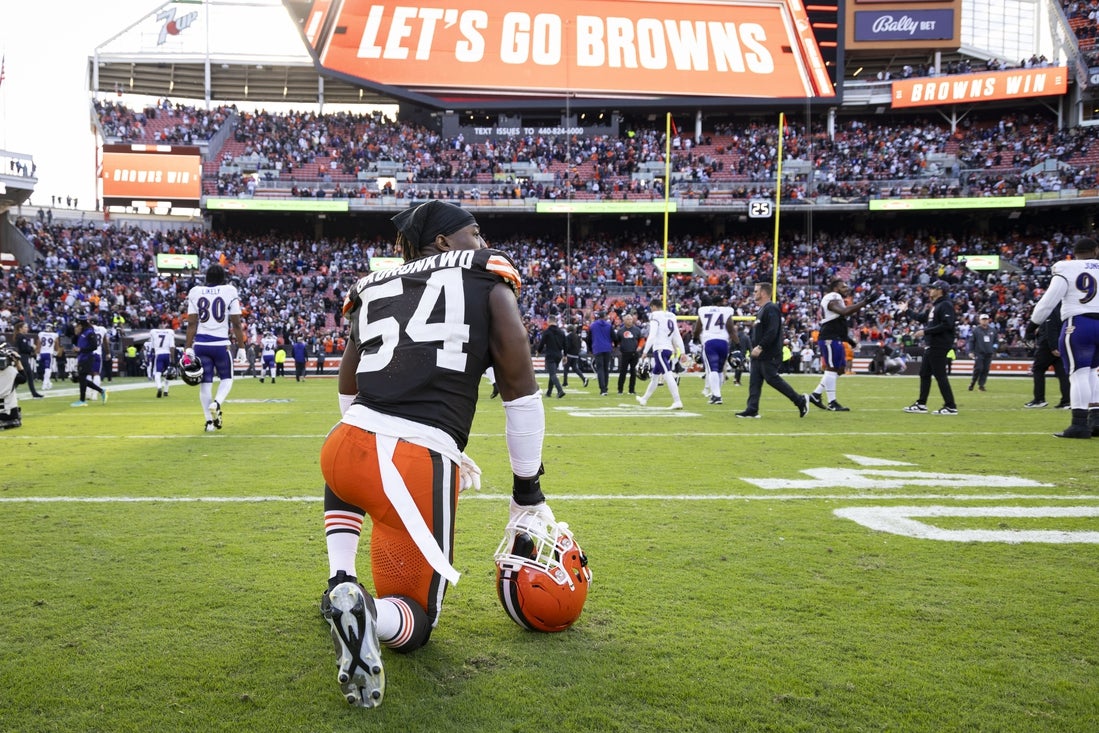 Browns release DE Ogbo Okoronkwo, sign K Andre Szmyt - Field Level ...