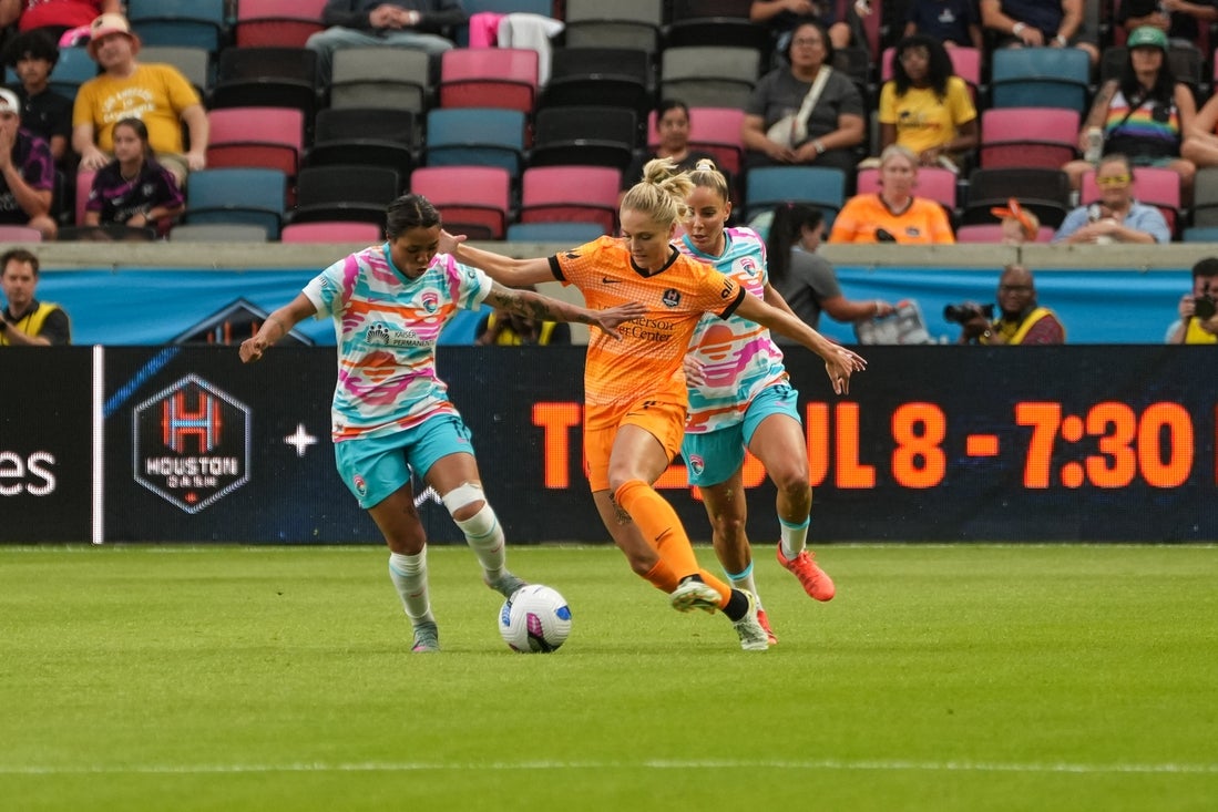 Surging Wave build 3-goal lead, withstand Dash rally - Field Level ...