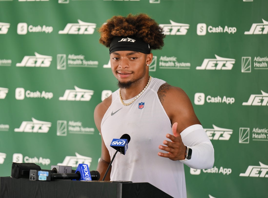 Jets QB Justin Fields over toe injury, back to practice - Field Level Media - Professional ...