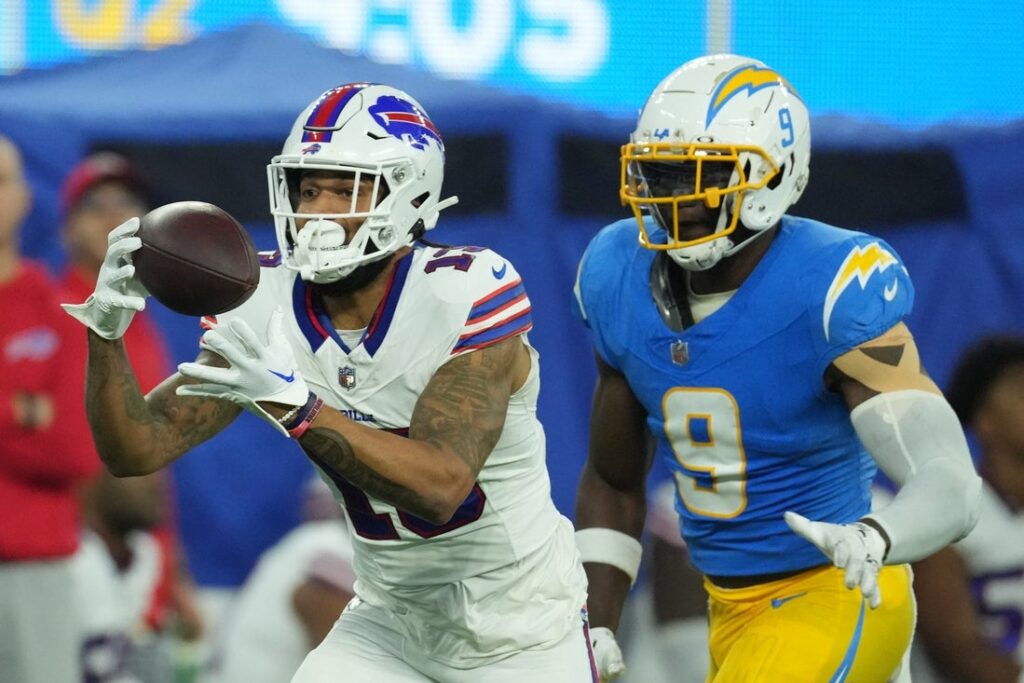 Report: WR Gabe Davis rejoining Bills - Field Level Media ...