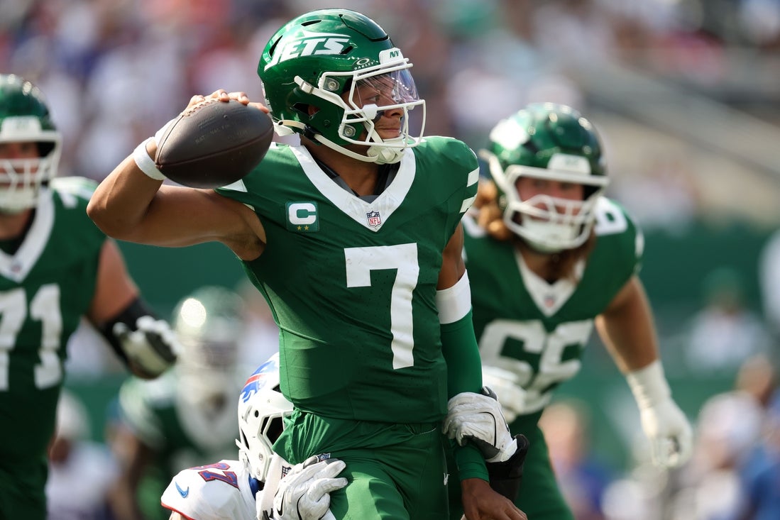 Jets rule out Justin Fields, to start Tyrod Taylor vs. Bucs - Field Level Media - Professional ...