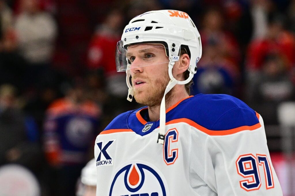 Oilers ink captain Connor McDavid to 2-year, $25M extension - Field ...