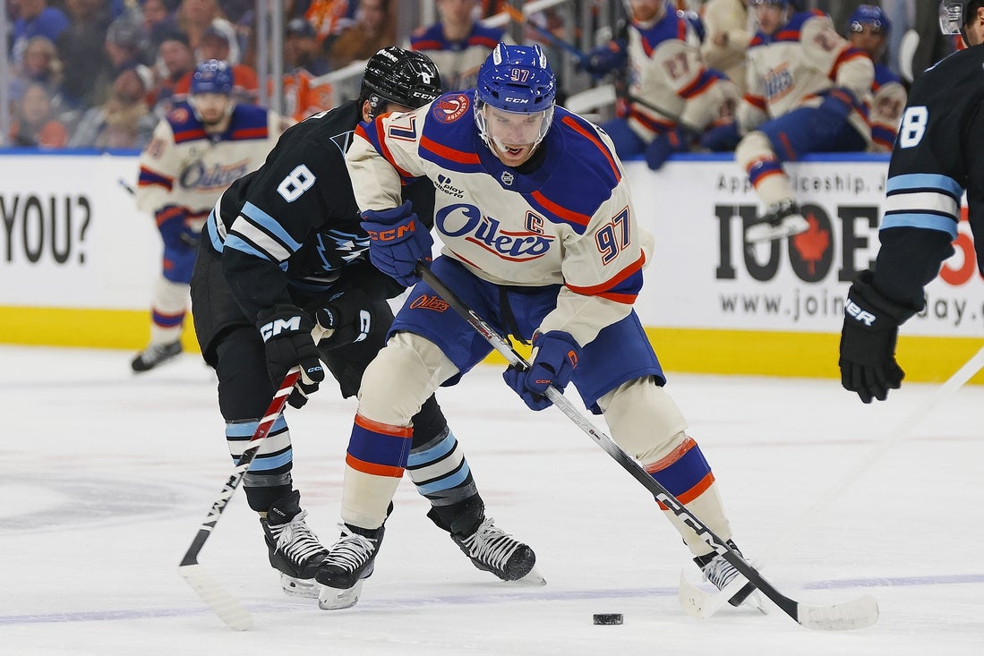 Five-goal period propels Oilers past Mammoth - Field Level Media ...