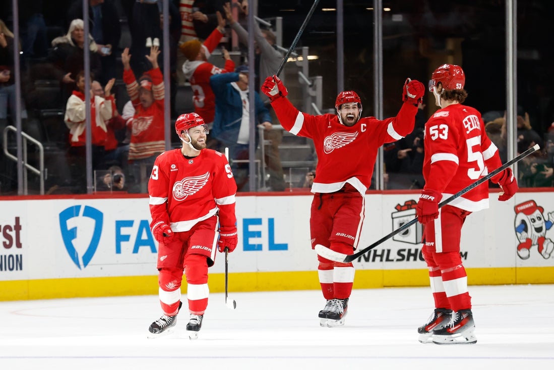 Red Wings aim to continue red-hot December vs. inconsistent Mammoth ...