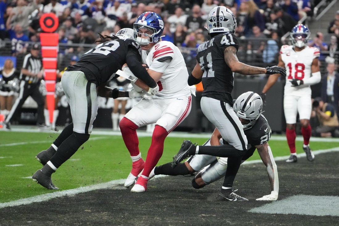 Giants halt 9-game skid; Raiders in driver's seat for No. 1 pick ...
