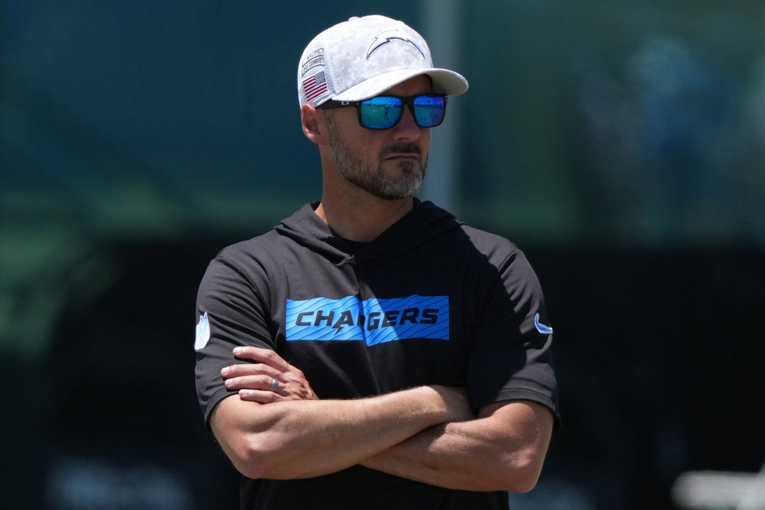 Falcons interview Chargers DC Jesse Minter for coaching vacancy - Field ...