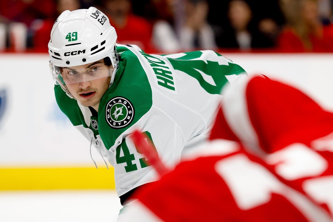 Stars sign rookie F Justin Hryckowian to 2-year contract extension ...