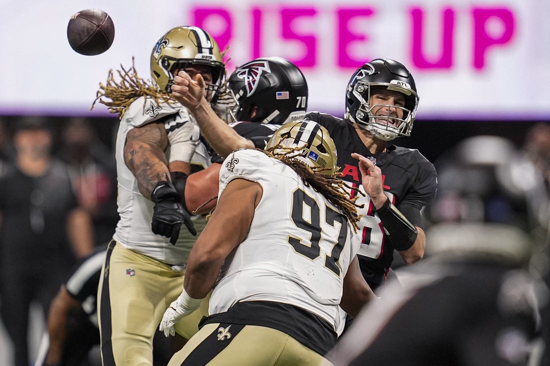 Falcons edge Saints to give Panthers NFC South title - Field Level ...