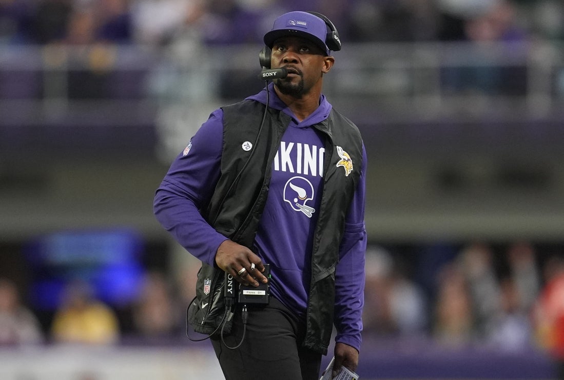 Vikings DC Brian Flores signs contract but still head-coaching ...