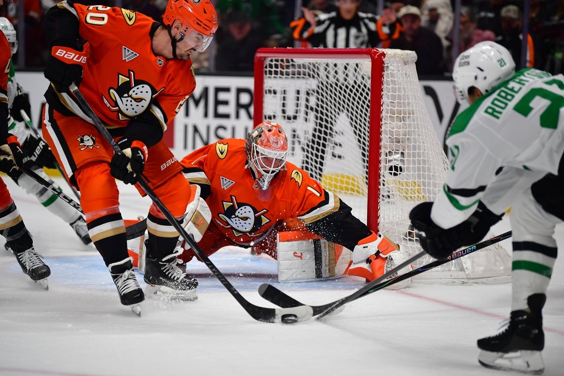 Ducks shoot past Stars to end 9-game losing streak - Field Level Media ...