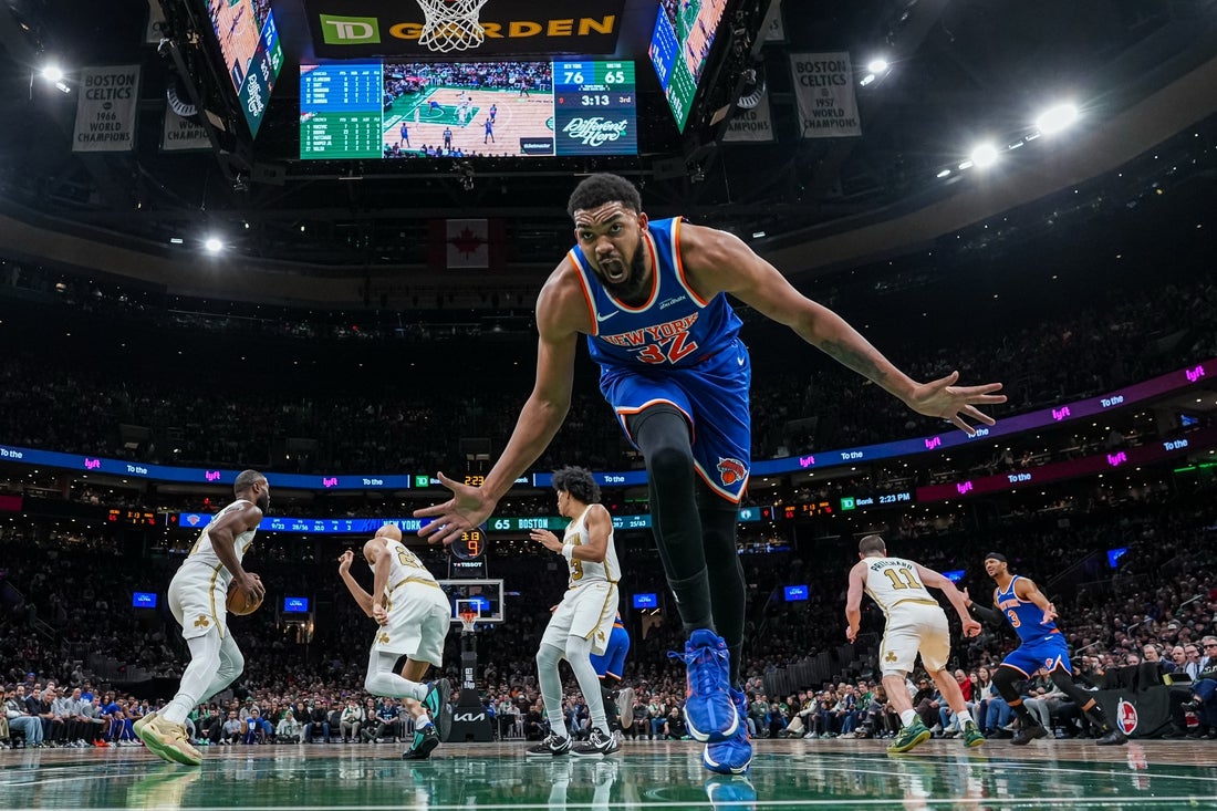Knicks look to keep rolling vs. struggling Pacers - Field Level Media ...