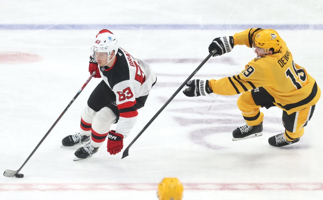 Penguins stay hot, take down free-falling Devils - Field Level Media ...
