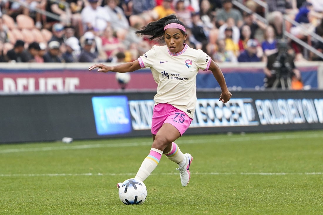 Lia Godfrey's 1st professional goal lifts Wave over Royals - Field ...