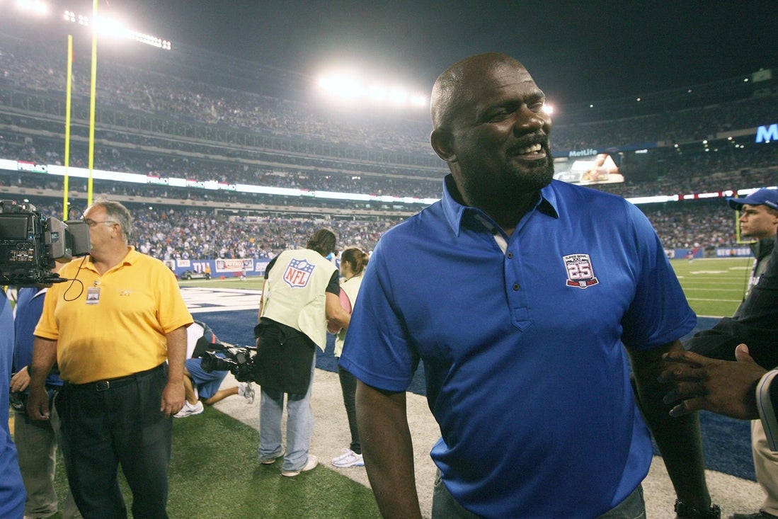 Hall of Fame LB Lawrence Taylor discharged from hospital - Field Level ...