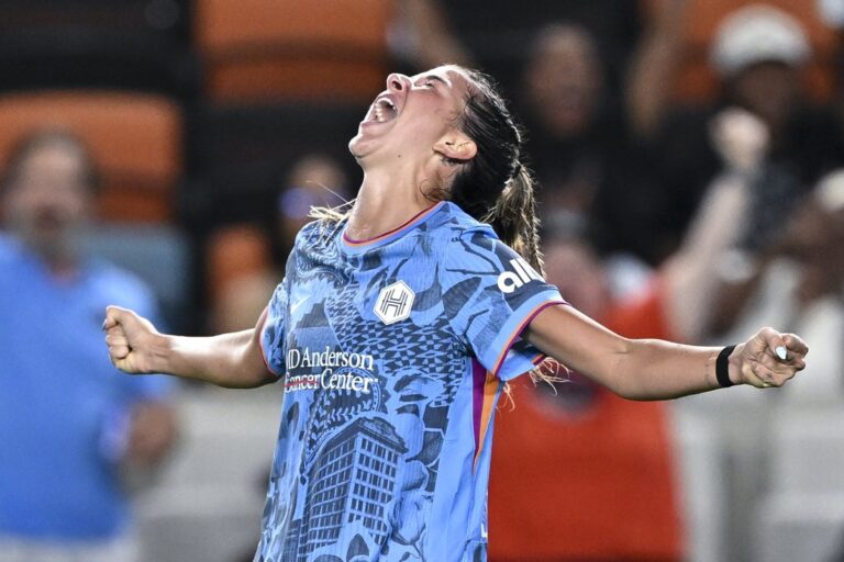 Dash M Maggie Graham signs multi-year extension - Field Level Media ...